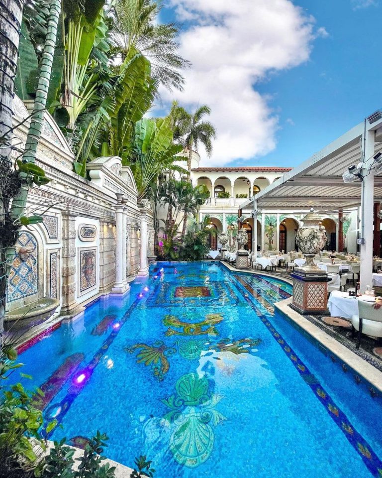 ¿Sabías que la prestigiada marca Versace tiene un restaurante ...