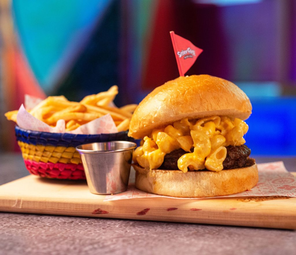 Mac & Cheese: La deliciosa hamburguesa de Señor Frog’s - Revista Ambigu