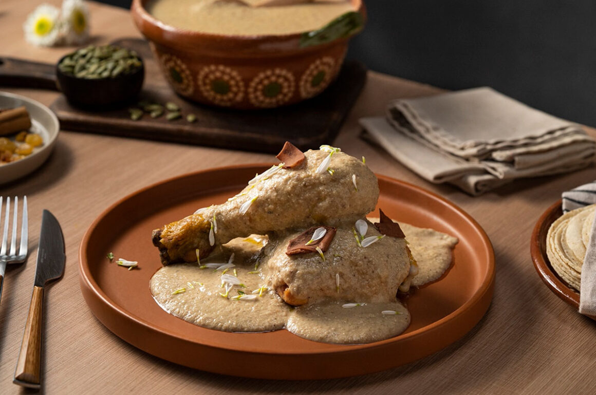 Y Para la Boda… ¡Mole Blanco! - Revista Ambigu