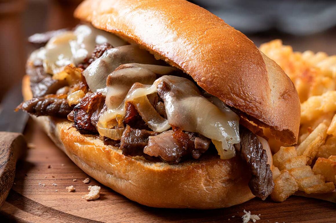 Philly Cheesesteak: Historia, Tradición y Receta del Famoso Sándwich ...