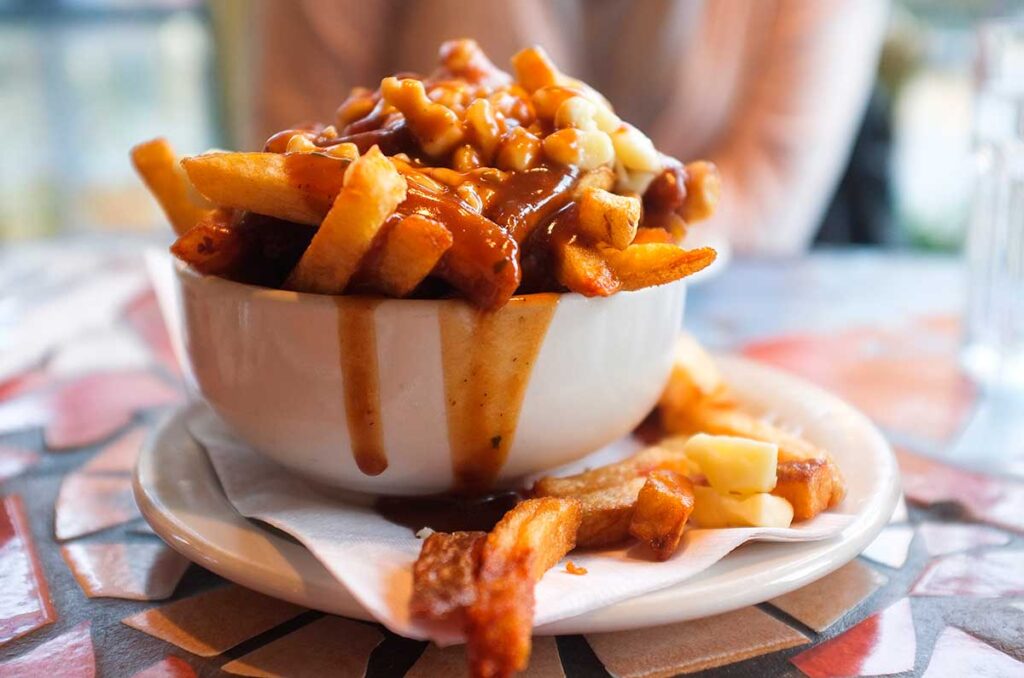 Poutine de Lujo: Una Receta Elegante para tu Paladar - Revista Ambigu
