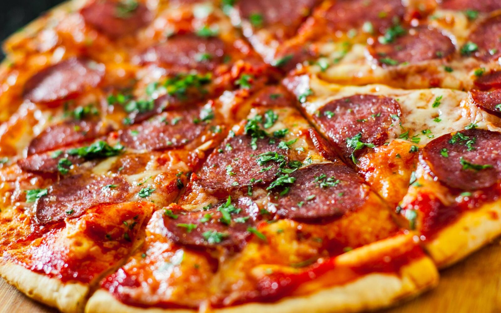 Pizza de Pepperoni con Masa de Hierbas y Miel: Una Versión Especial del ...