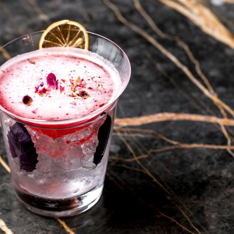 Garnish Perfecto: El Detalle que Transforma un Cóctel - Revista Ambigu