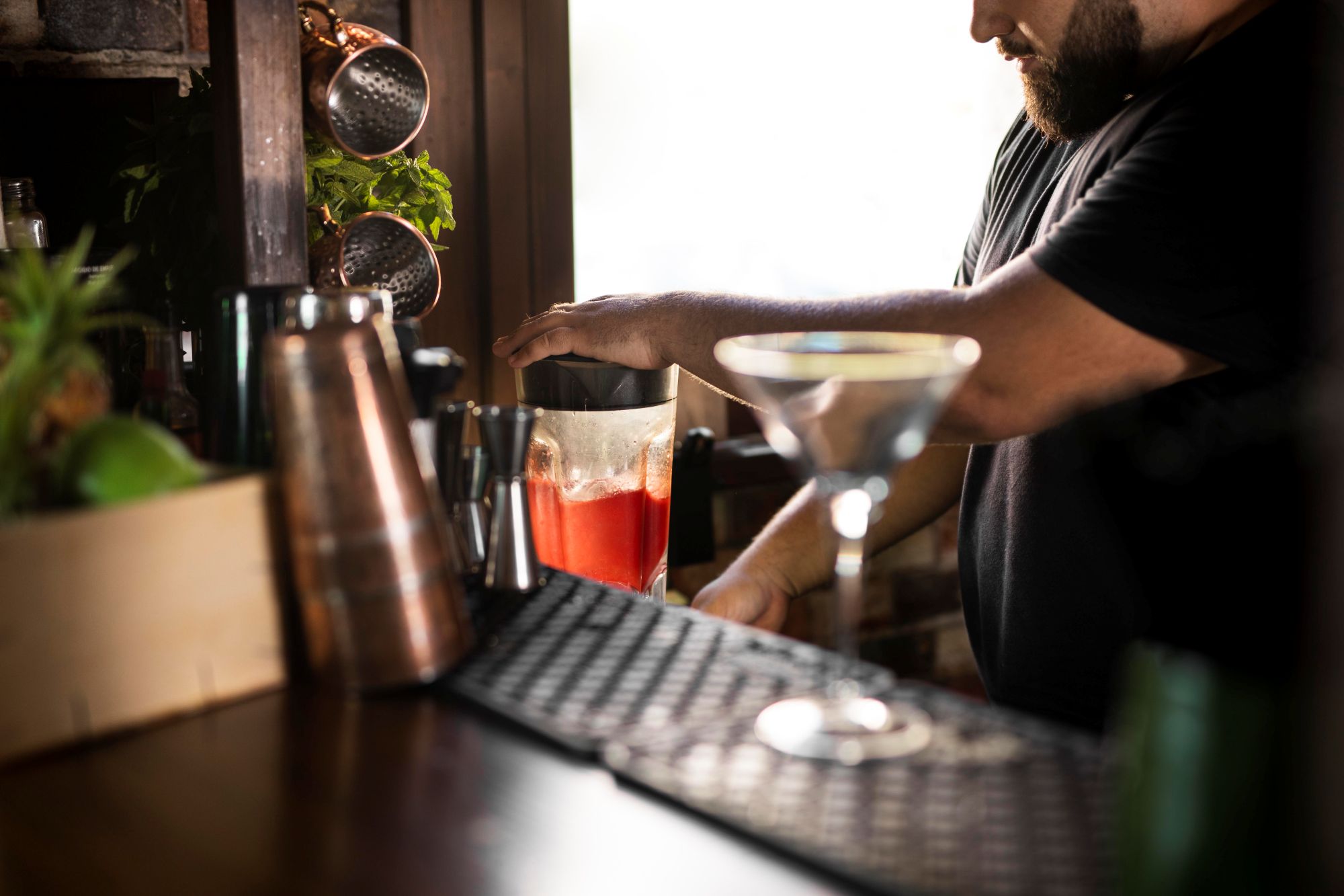 Cómo Crear un Home Bar Profesional: Lo Básico y lo Esencial - Revista ...