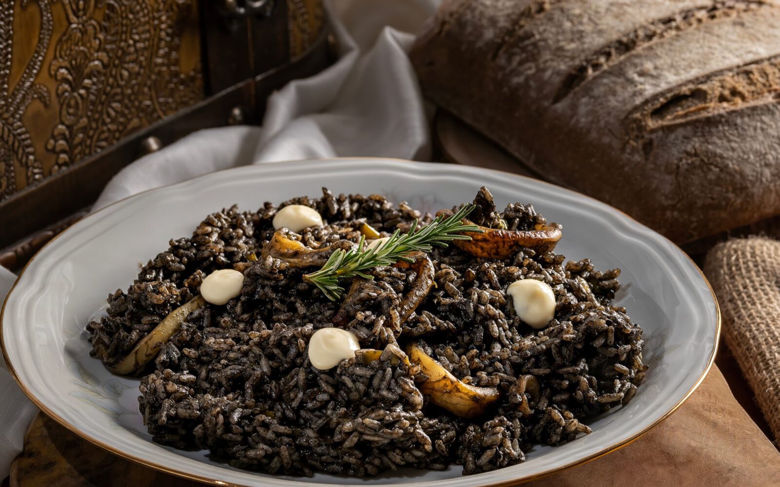 Tinta, Mar y Paciencia: El Arroz Negro que Define al Mediterráneo ...